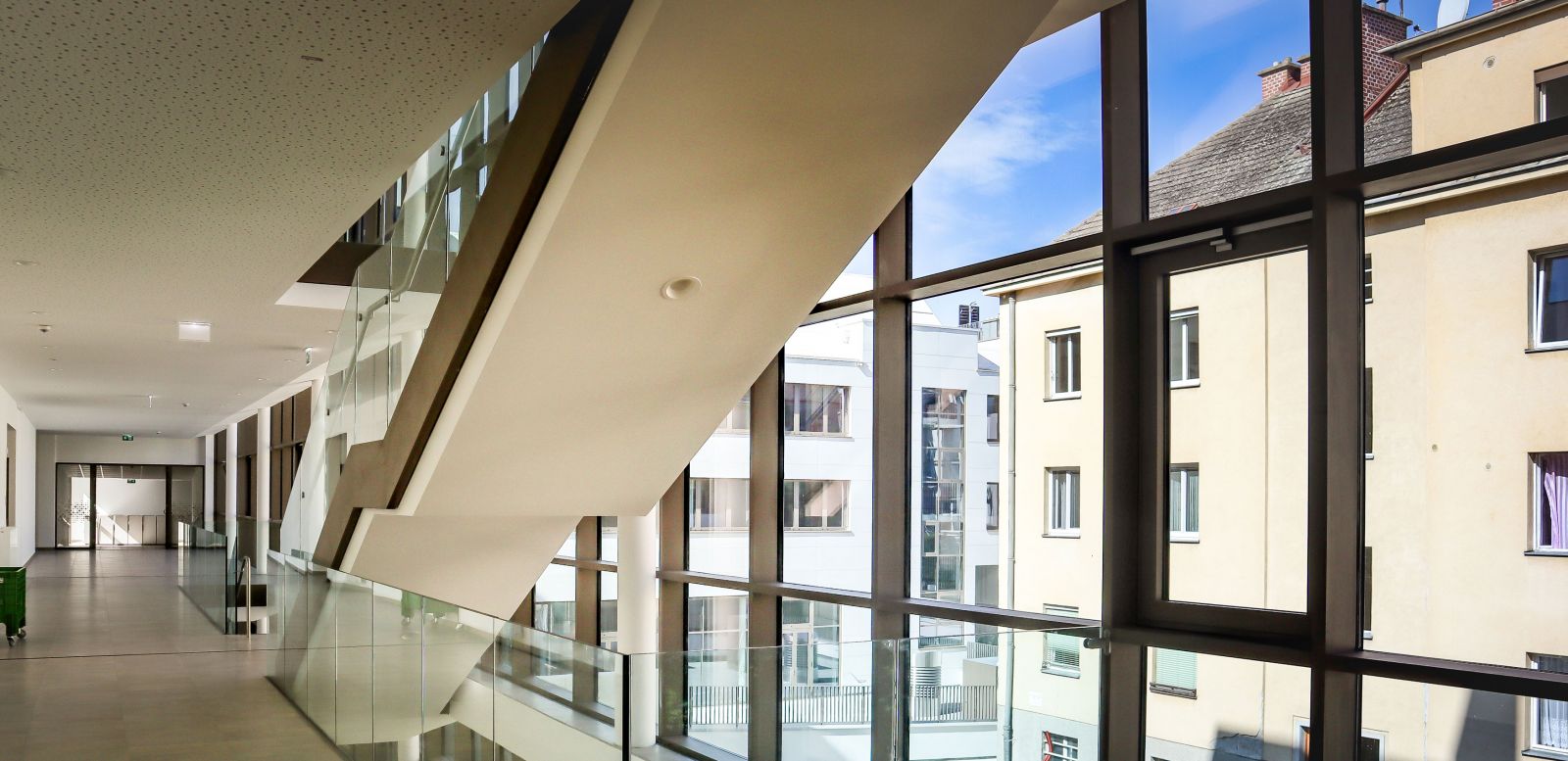 Kontakt - Handelsakademie, Handelsschule und Kolleg ibc hetzendorf